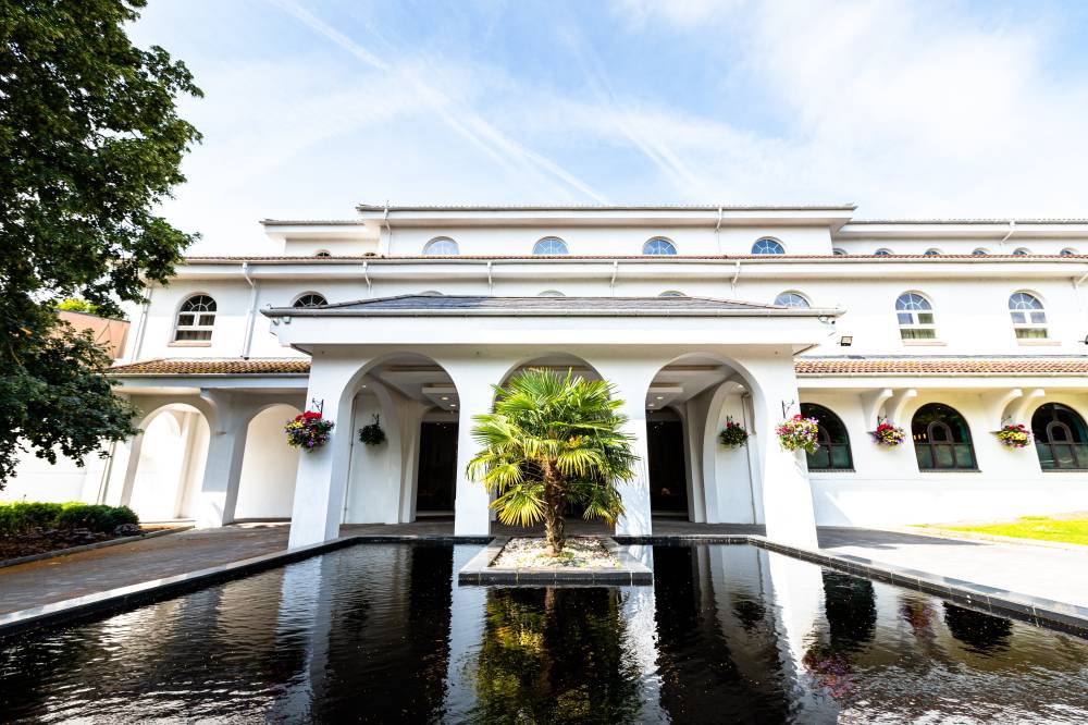 Crowne Plaza Gerrards Cross By Ihg, BEACONSFIELD - Stay Park Travel